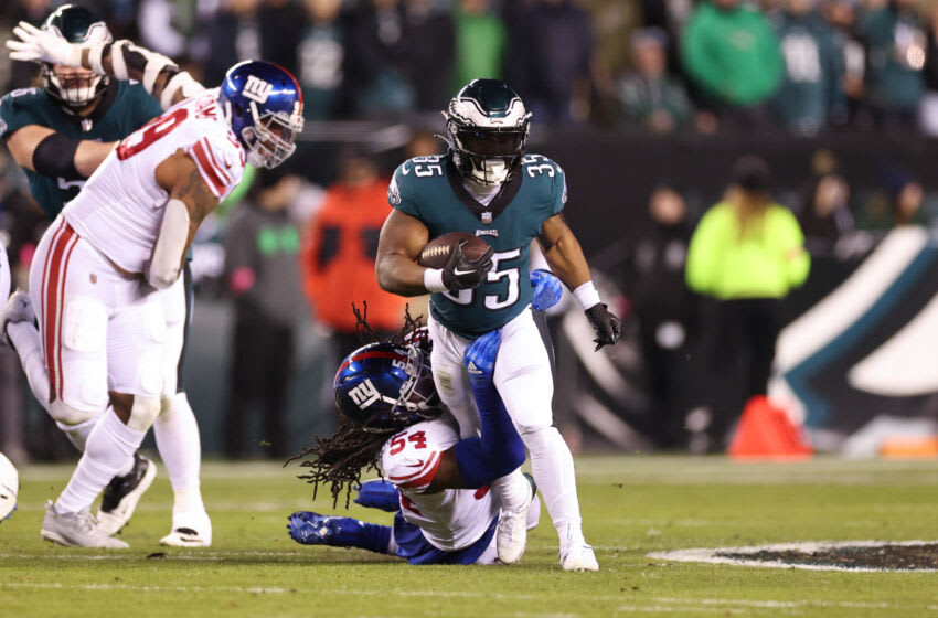 Best memes and tweets from Eagles fans celebrating Boston Scott killing the Giants, again
