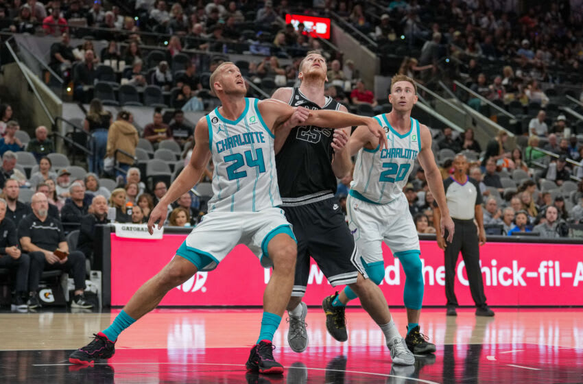 Charlotte Hornets take down San Antonio Spurs in season opener