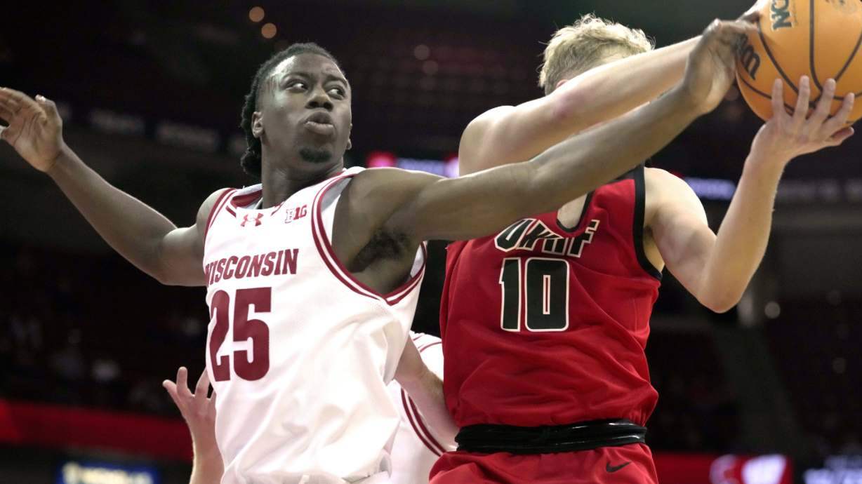 How to watch No. 19 Wisconsin vs. Pitt in the Greenbrier Tip-Off title game