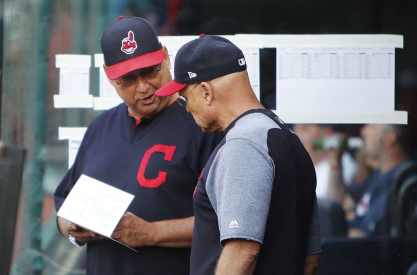 Cleveland Indians: Tribe continue to sit while other teams sign