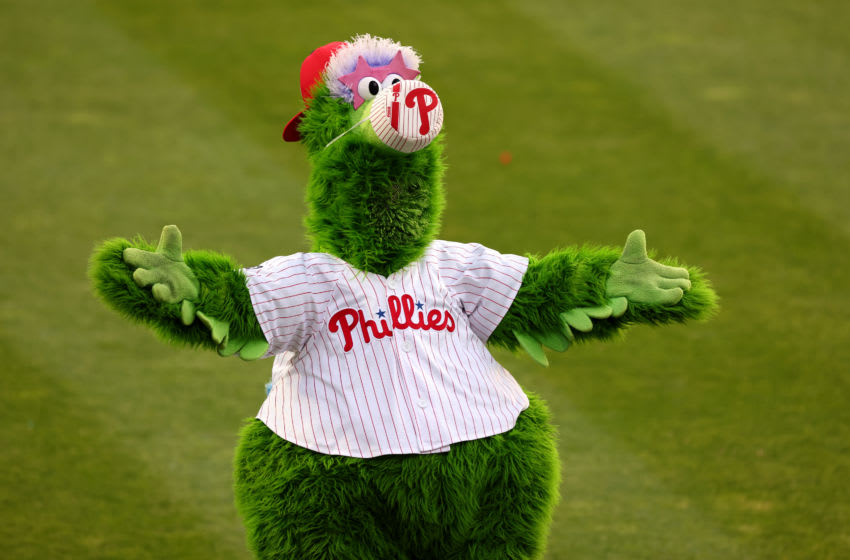 4 Times the Phillie Phanatic was the Craziest Mascot in MLB