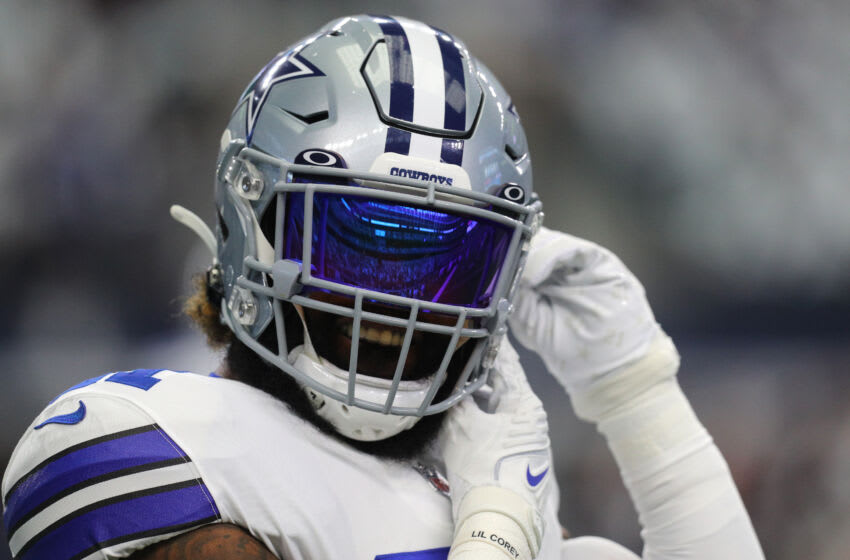 Ezekiel Elliott trying out new Riddell helmet at Cowboys OTAs