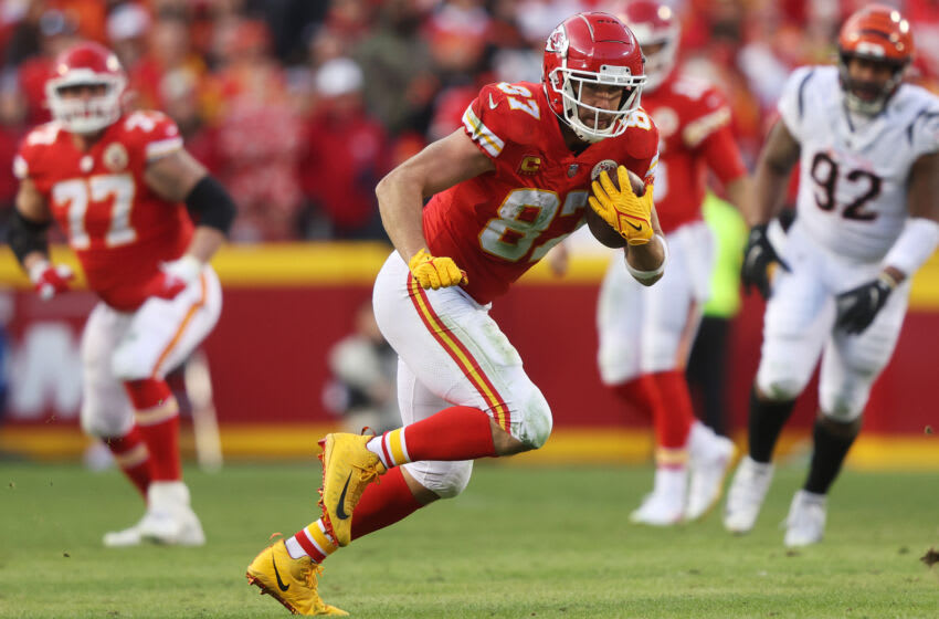 Travis Kelce brings back the mustache