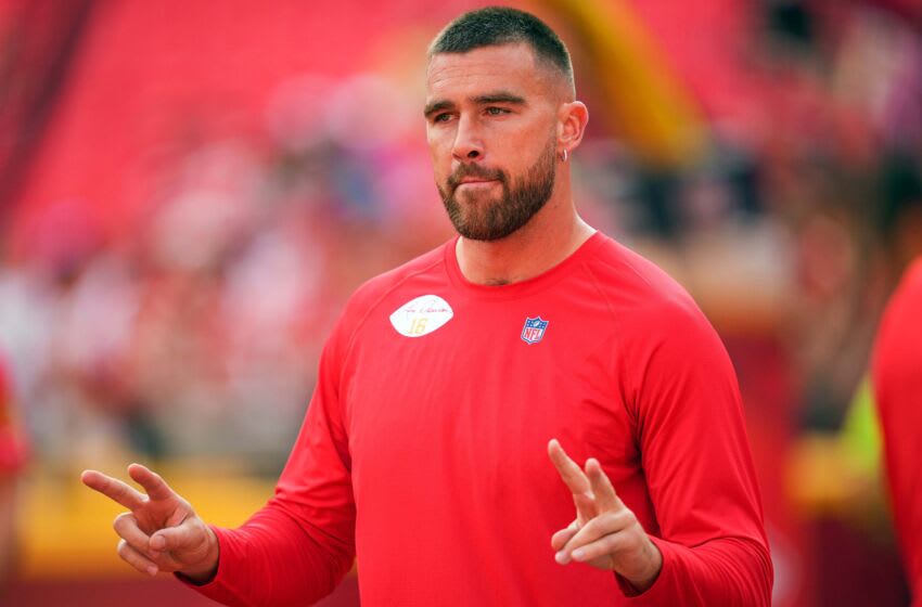 Derwin James body slams Travis Kelce with crazy tackle