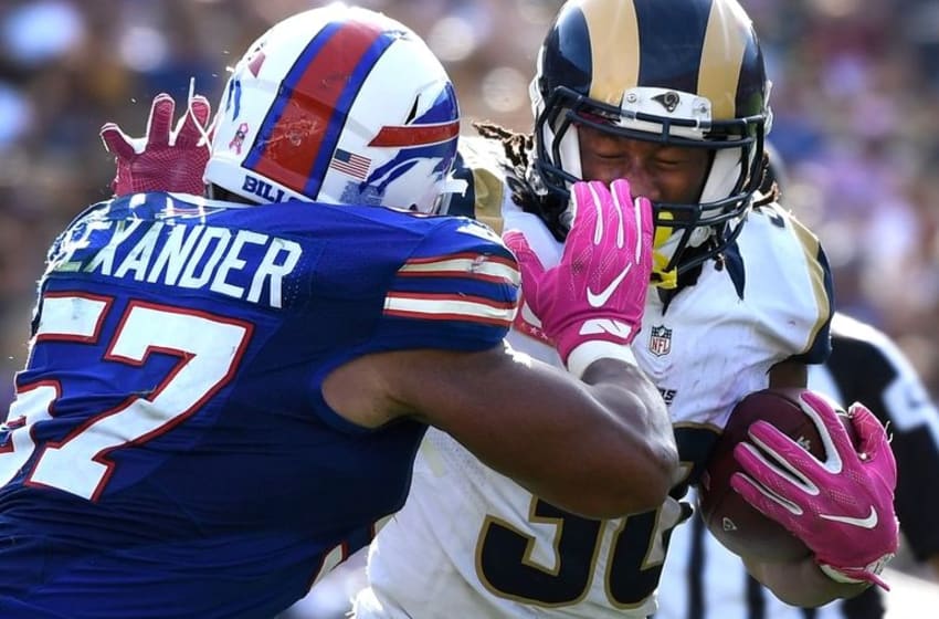 Lorenzo Alexander Leads the League in Sacks After Week 5