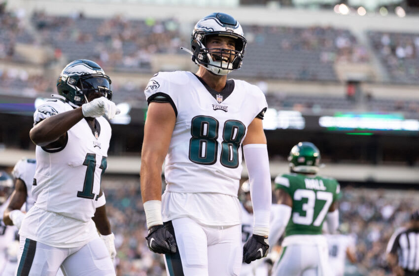 Watch Eagles star Dallas Goedert beautifully erase the sins of his father
