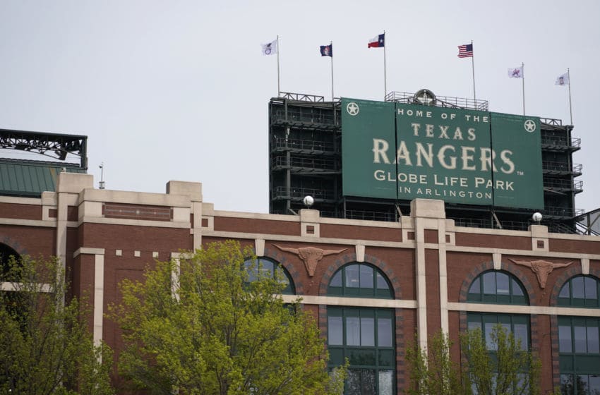 Texas Rangers sign top international prospect Bayron Lora