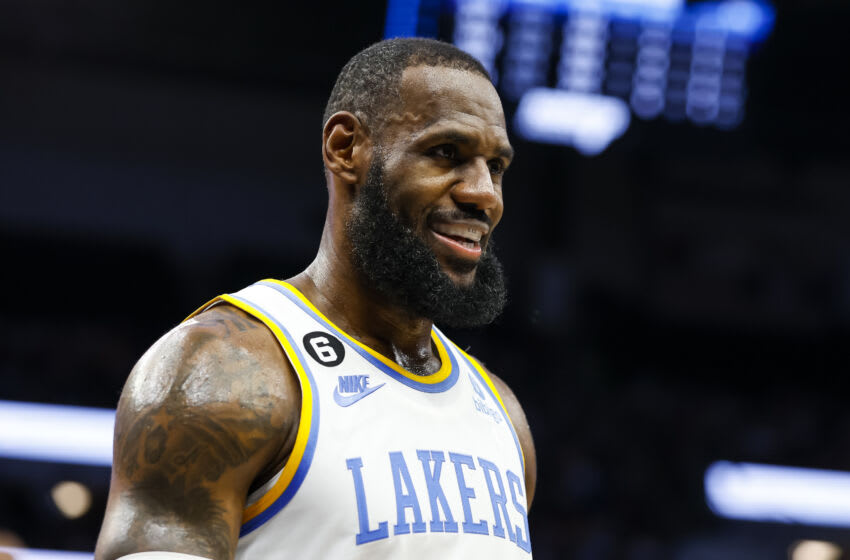 LeBron James sends not-so-subtle message to Lakers during live stream