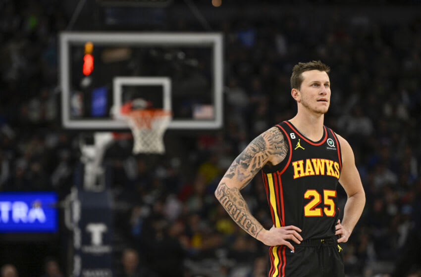 What should the Atlanta Hawks do with Garrison Mathews?