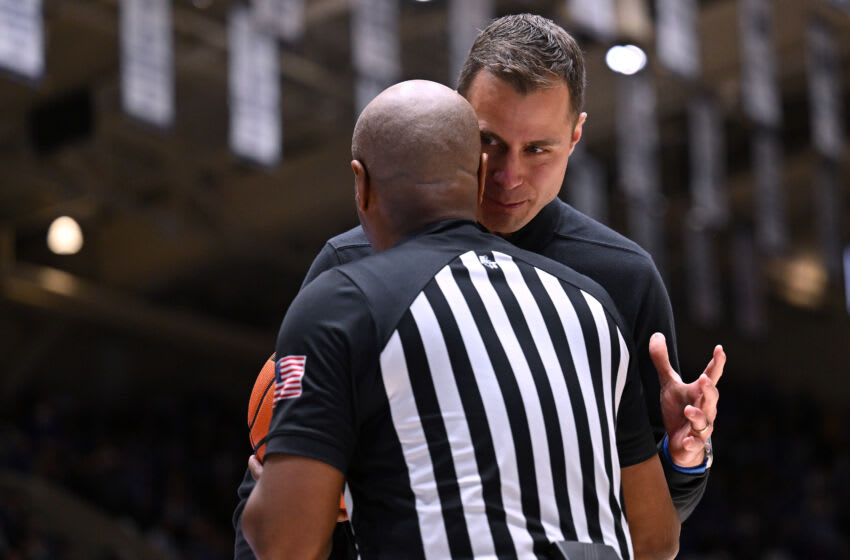 Duke basketball: Jon Scheyer goes viral telling referee he made wrong call