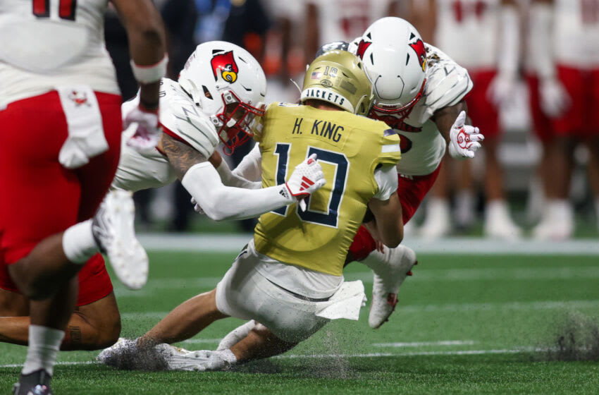 Fans react to targeting call on Louisville DB Benjamin Perry vs Georgia ...