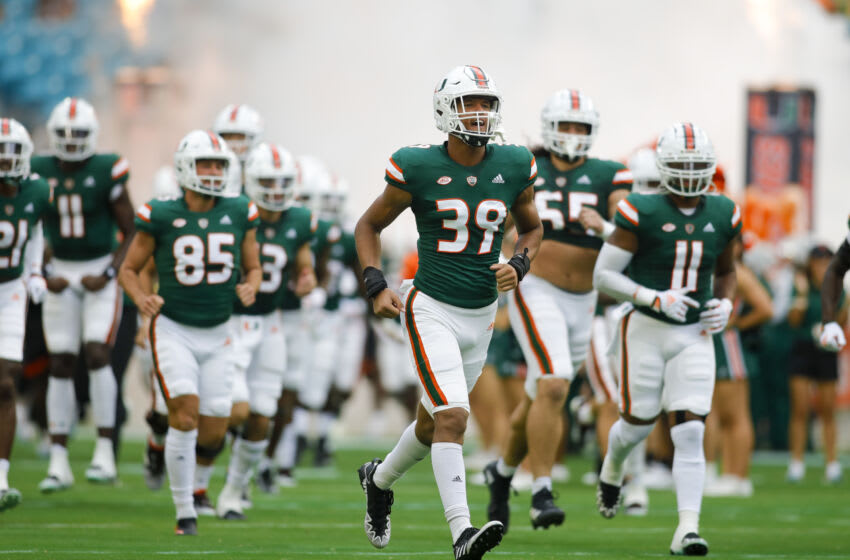 Miami football DE depth takes another hit with Cyrus Moss transfer