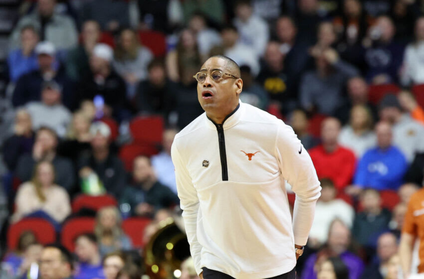 Texas basketball cracks top 6 for 4-Star PF Robert Miller III