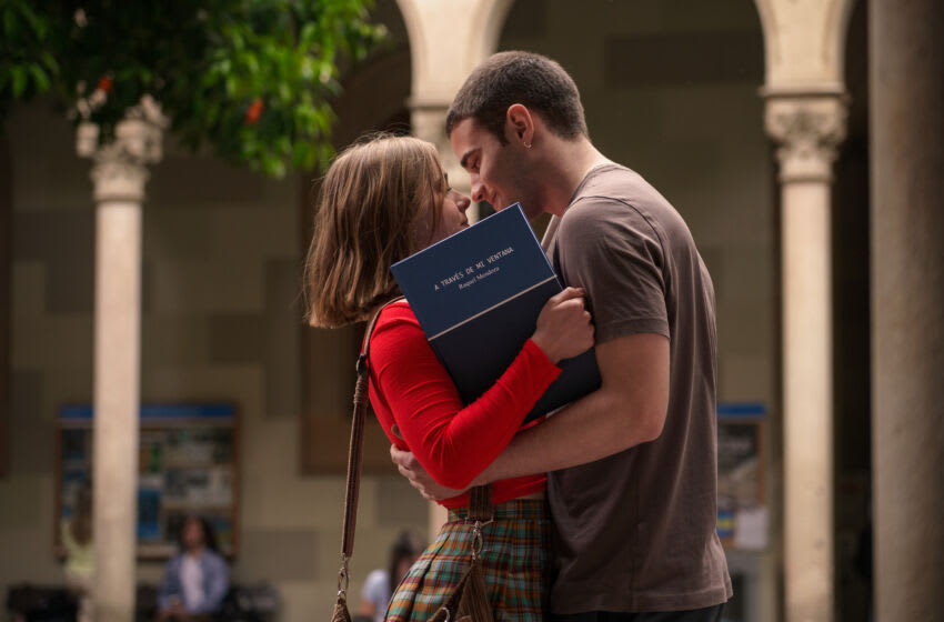 Are Through My Window stars Clara Galle and Julio Peña Fernández dating ...