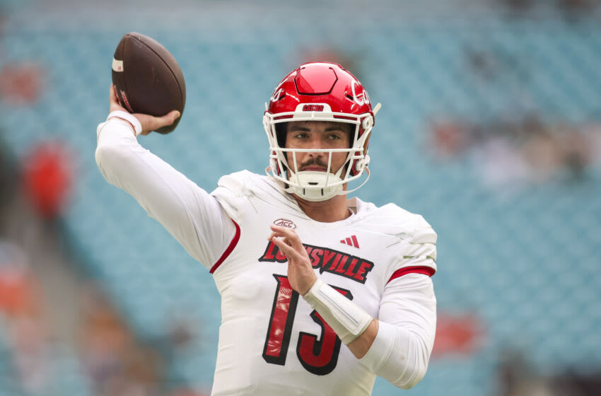 Louisville fans frustrated with Jack Plummer in first half vs. Miami