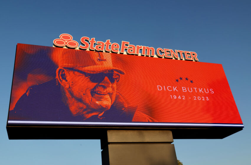 Illinois football pays tribute to Dick Butkus before the Nebraska game