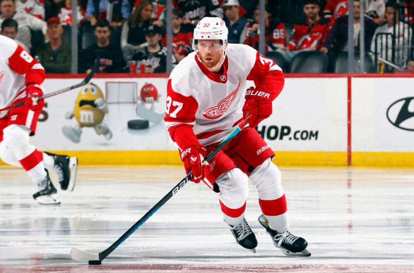 Detroit Red Wings: J.T. Compher playing a 200-foot game early on