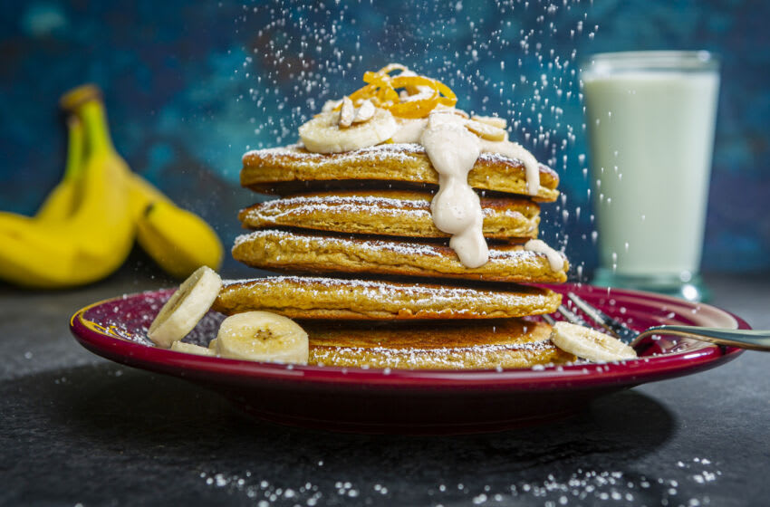 Is Huddle House open on Christmas Day 2021?