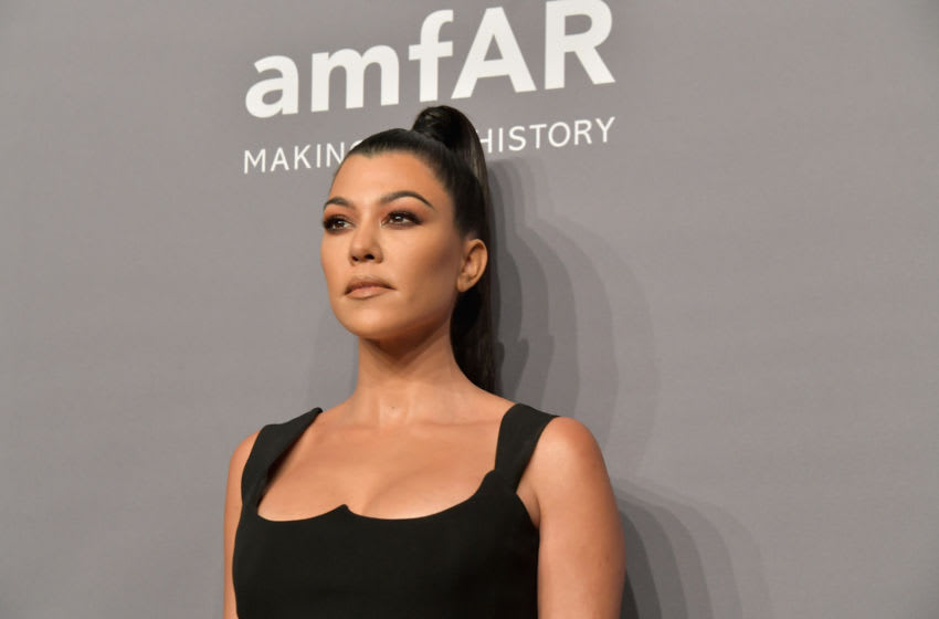 Kourtney Kardashian shows off new blonde hair *PHOTOS*