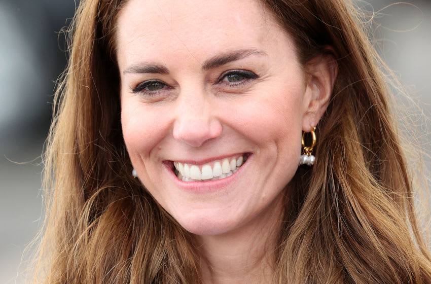 Kate, the Duchess of Cambridge showed off her toned arms while getting ...